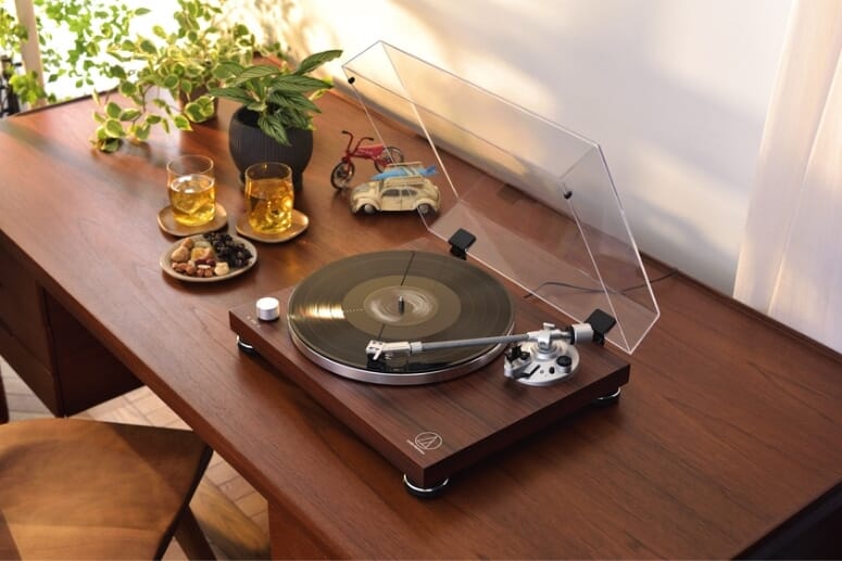Audio-Technica’s AT-LPW50BTRW Rosewood Manual Belt-driven Wireless ...