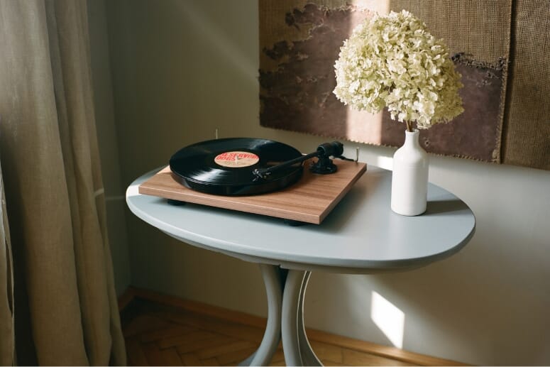 Pro-Ject E1 Phono Turntable | Plug & Play | Smart Home Sounds