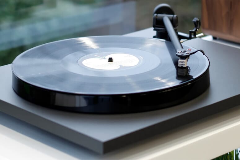 Rega Planar 1 Turntable | Plug-n-Play Record Player | Smart Home Sounds