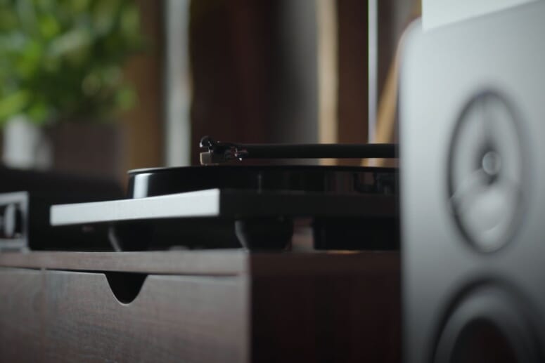 Rega System One - All-in-one Analogue HiFi System | Smart Home Sounds