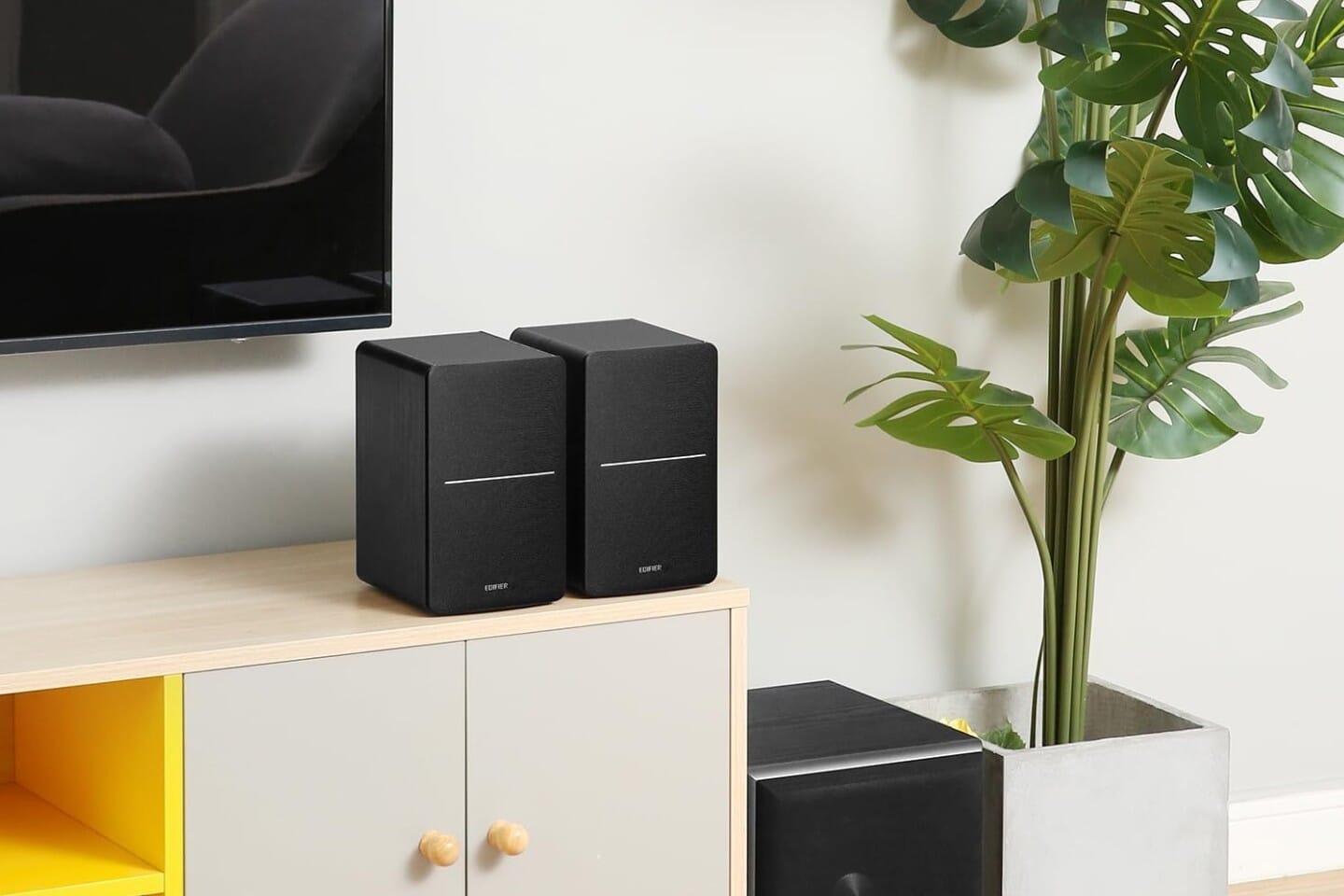 Victrola Automatic + Edifier R1280DBs Turntable Bundle | Smart Home Sounds